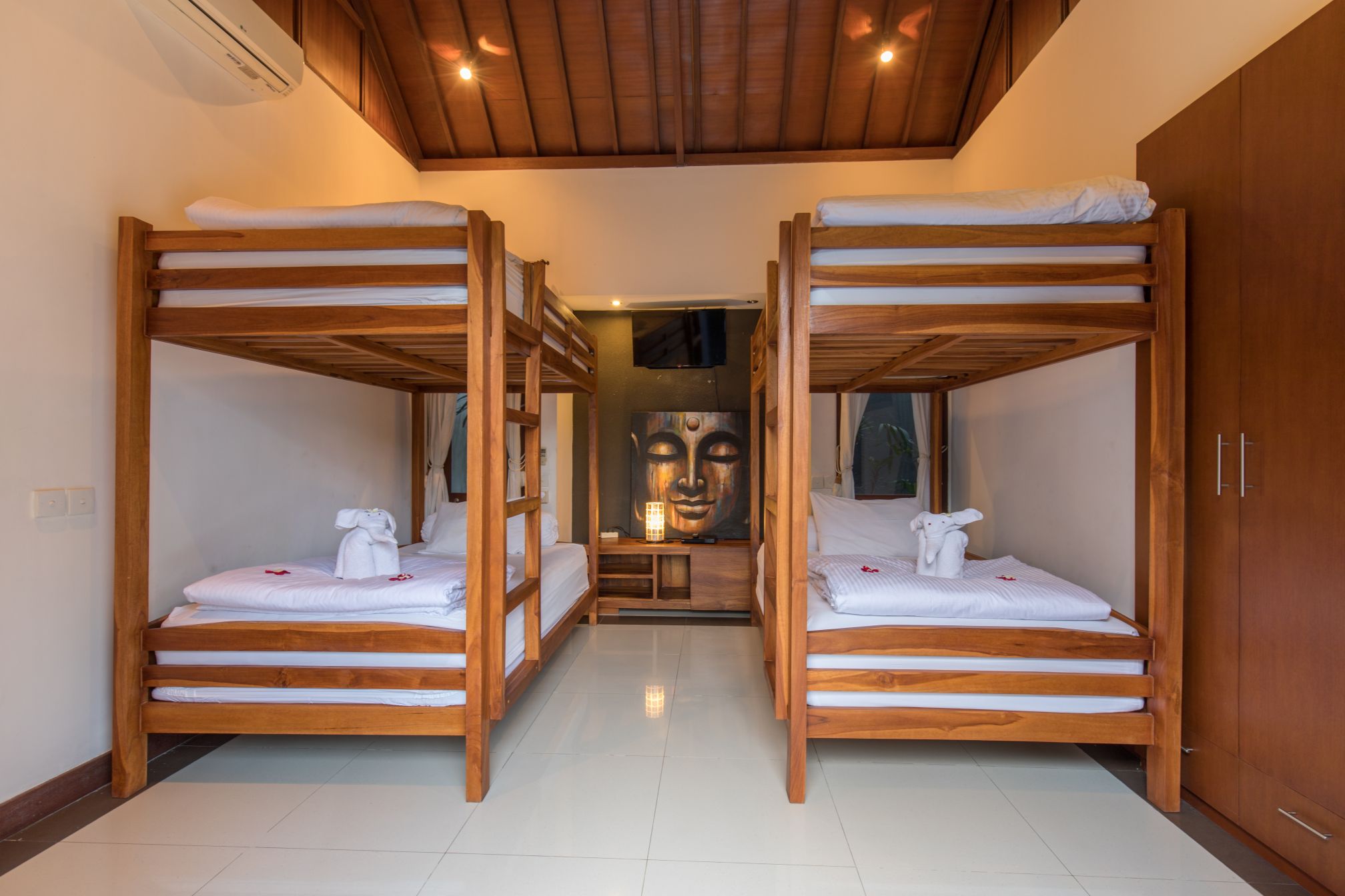 Room 2 – Rumah Raja